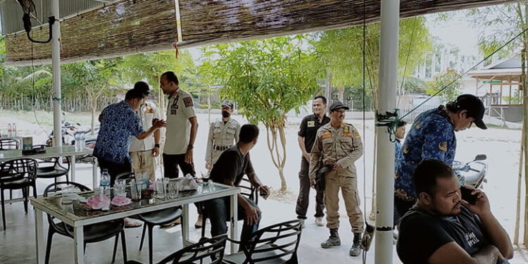 Satpol PP Tertibkan ASN Nongkrong di Warkop Saat Jam Kerja Satpol PP Tertibkan ASN Nongkrong di Warkop Saat Jam Kerja